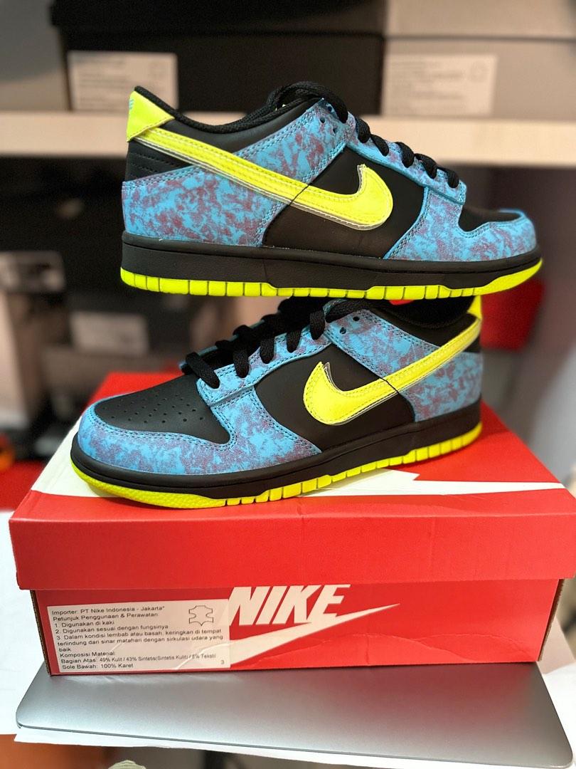 Nike Dunk Low Electric Volt, Fesyen Pria, Sepatu , Sneakers di Carousell