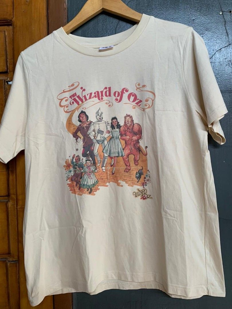 The Wizard of Oz Official Merch, Fesyen Pria, Pakaian , Atasan di Carousell