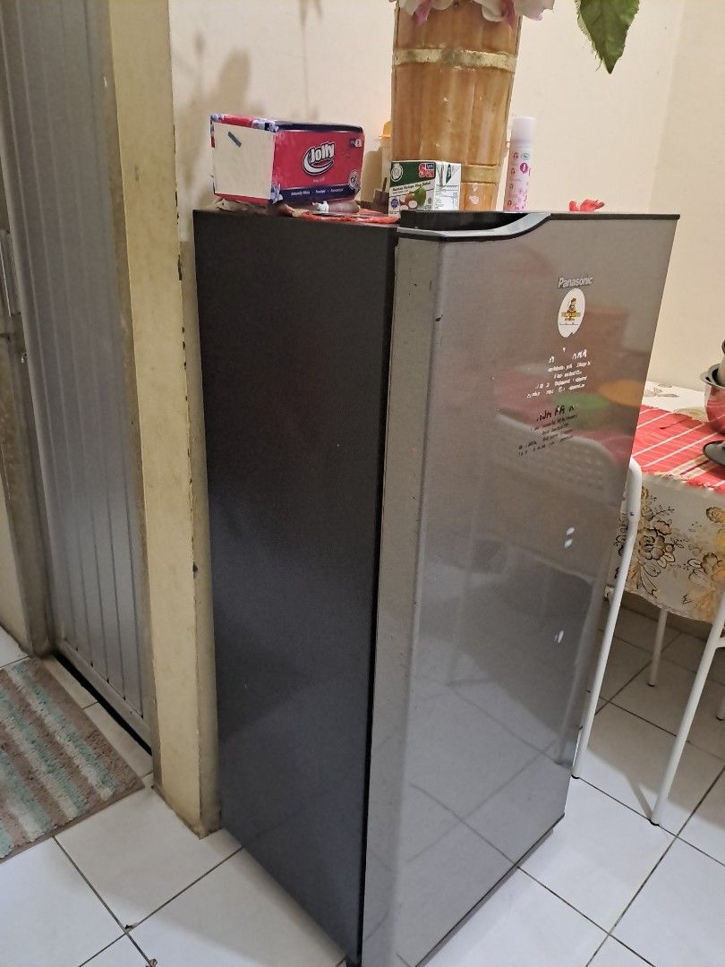 Kulkas Panasonic 1 pintu, Elektronik, Lainnya di Carousell
