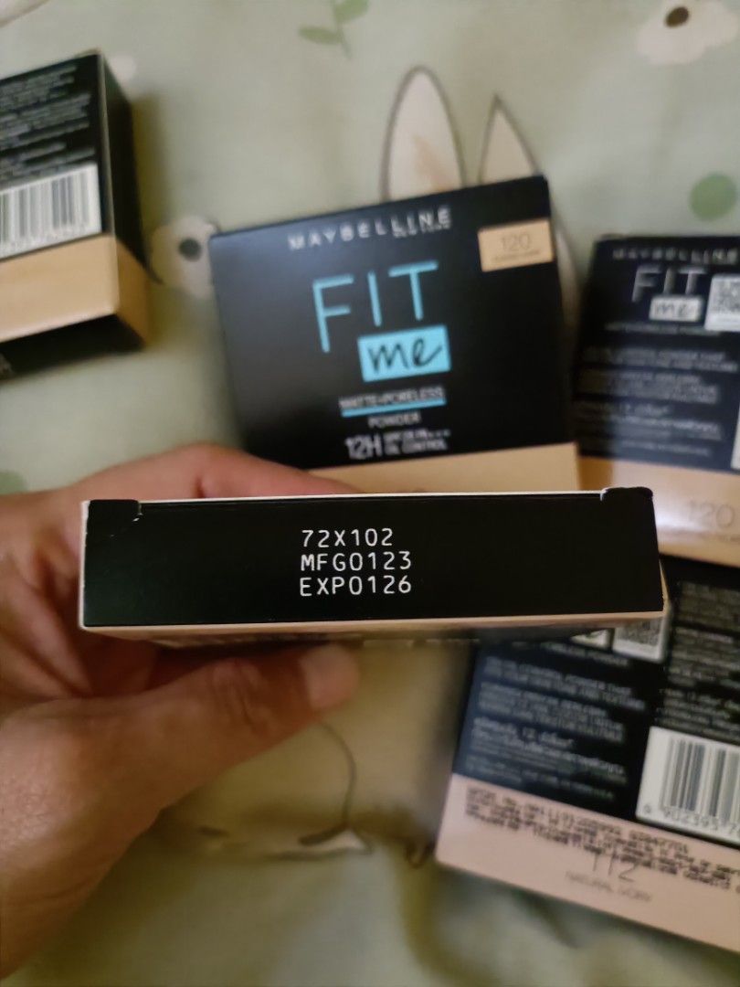 Maybelline FIT ME 12H Oil Control Powder, Kesehatan & Kecantikan, Rias ...