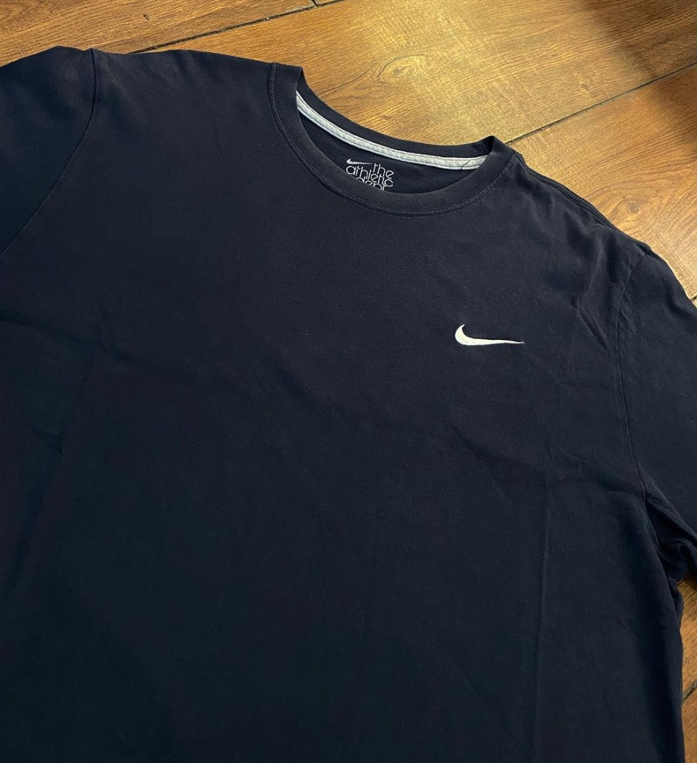 Nike Swoosh baju kaos bekas second, Fesyen Pria, Pakaian , Atasan di ... Nike Swoosh baju kaos bekas second, Fesyen Pria, Pakaian , Atasan di ...