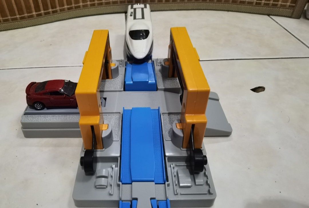 Takara Tomy Plarail Railroad Crossing Single Track set 04/24B, Hobbies ...