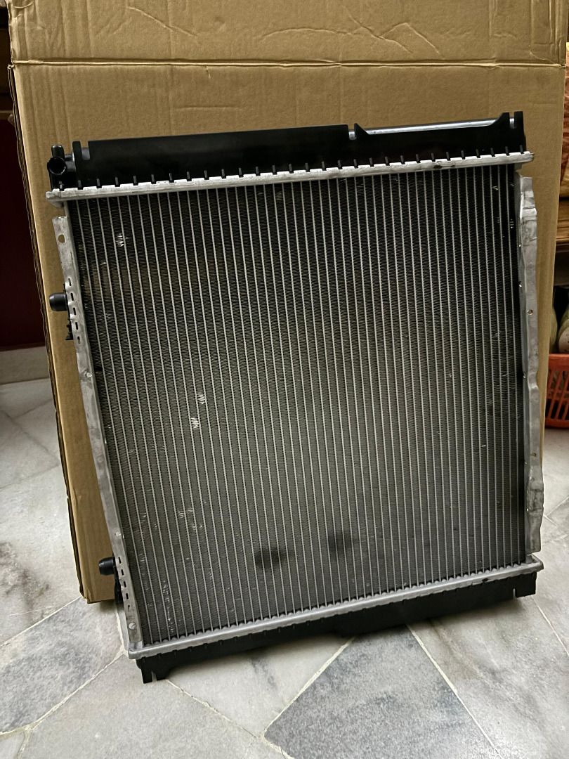 W124 E230/E200 Radiator, Auto Accessories on Carousell