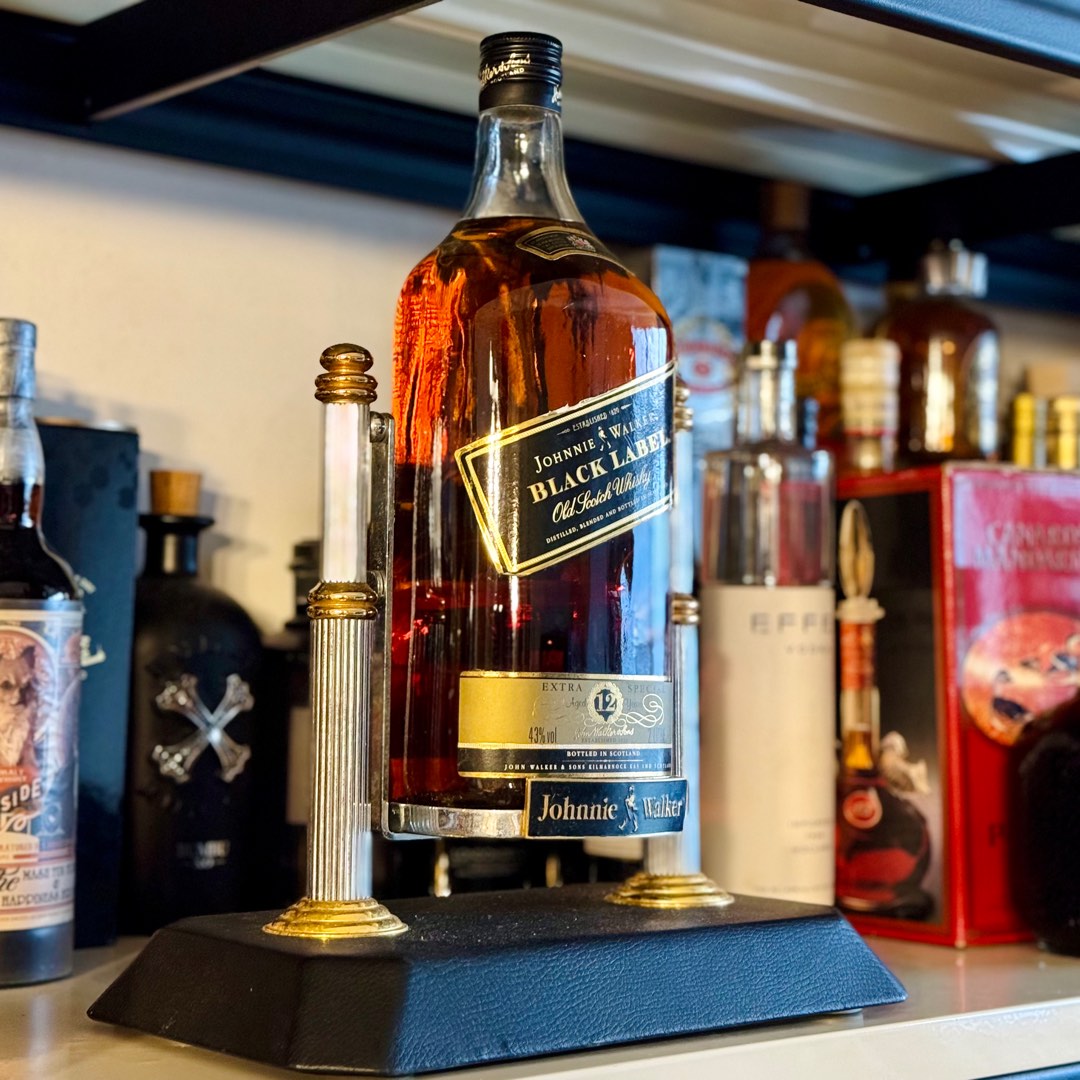 2L Johnnie Walker Extra Special Series Black Label on a Swing, Hobbies ...
