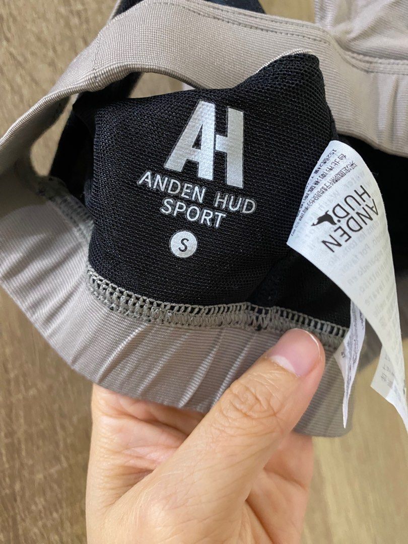 全新 Anden Hud 中度支撐運動內衣, 她的時尚, 休閒運動服飾在旋轉拍賣