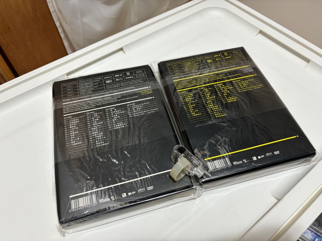 陳奕迅 Eason Chan Duo演唱會DVD 親筆簽名 連Poster, 興趣及遊戲, 音樂、樂器 & 配件, 音樂與媒體 - CD 及 DVD - Carousell
