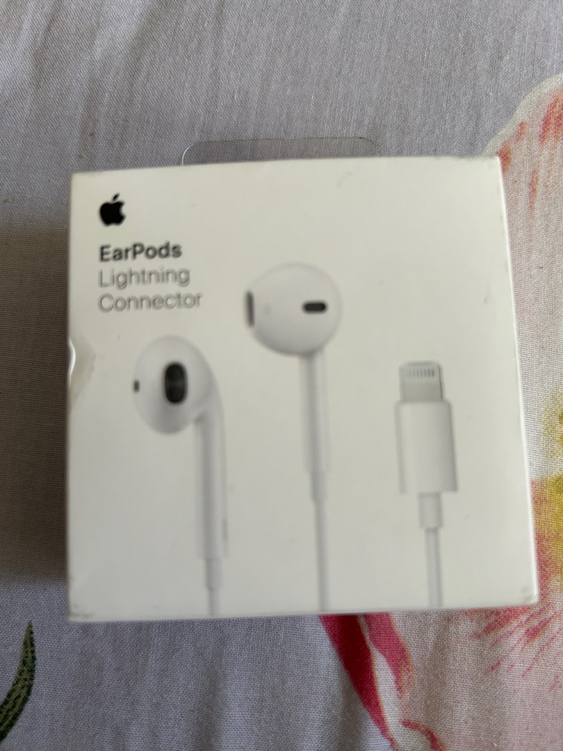Apple Earpods Lightning Connector, Audio, Earphones on Carousell