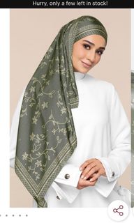 Duck Malaysia Shawl - Bunga Raya, Women's Fashion, Muslimah Fashion ...