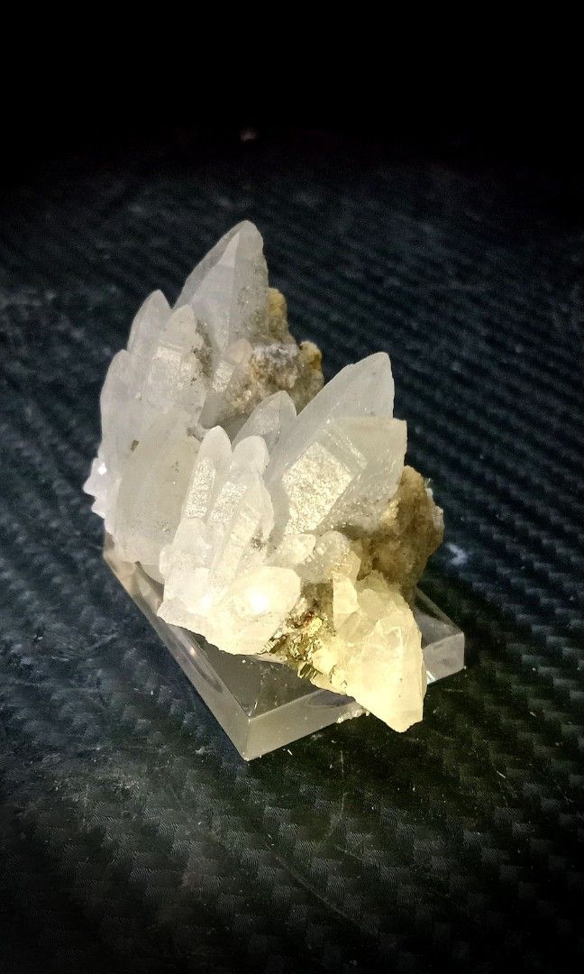 Grey Quartz cluster with chlorite and pyrite, Antik, Pajangan di Carousell