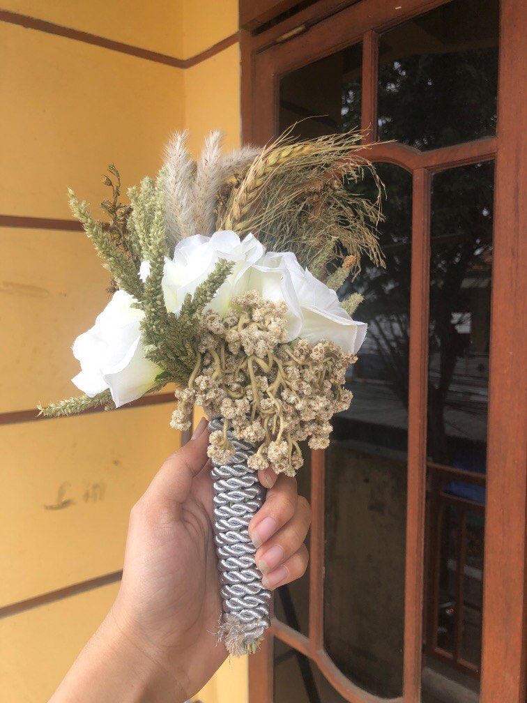 Hand bucket bunga dried flower bunga kering property foto wedding ...
