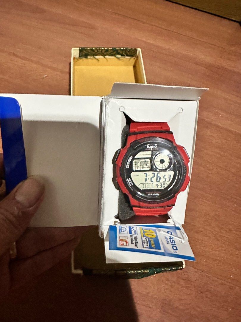 Jam Tangan Casio warna merah, Fesyen Pria, Jam Tangan di Carousell