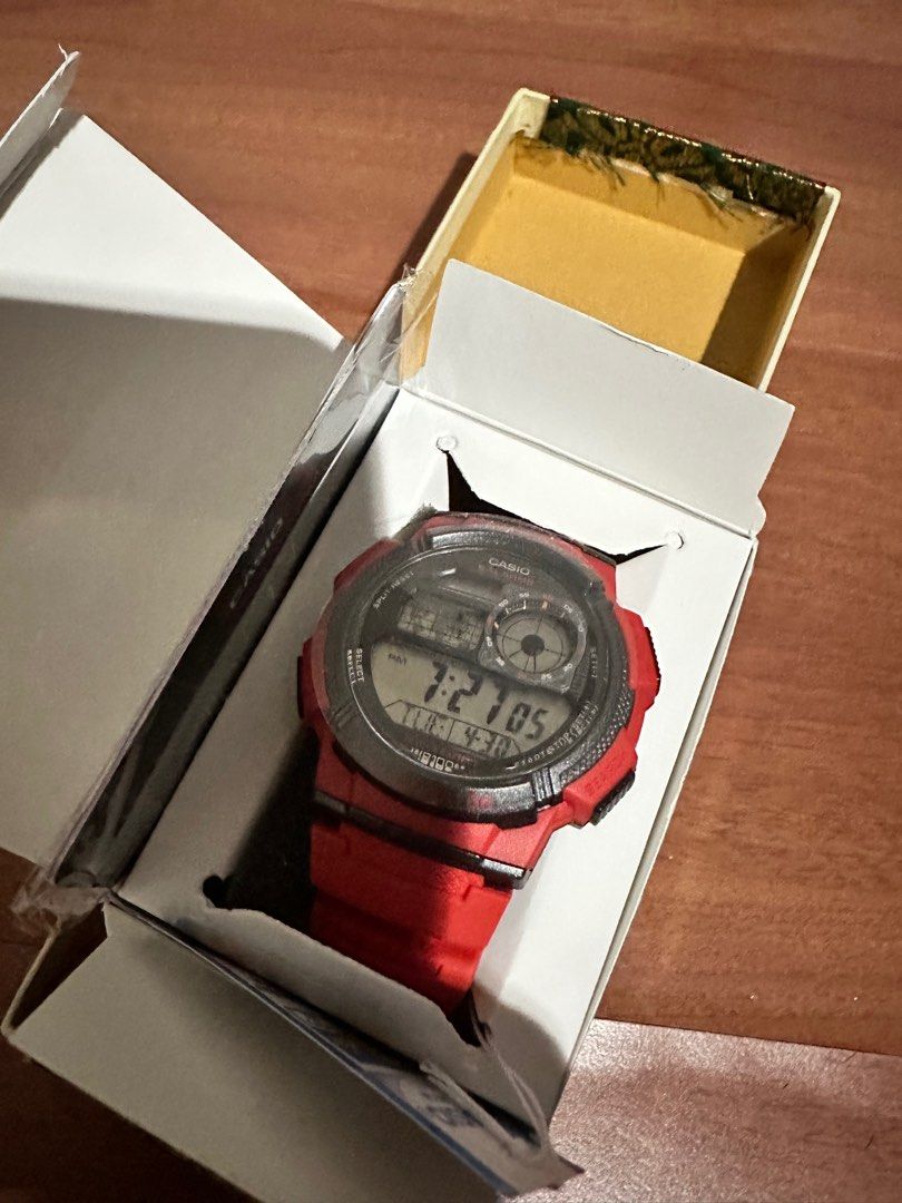 Jam Tangan Casio warna merah, Fesyen Pria, Jam Tangan di Carousell