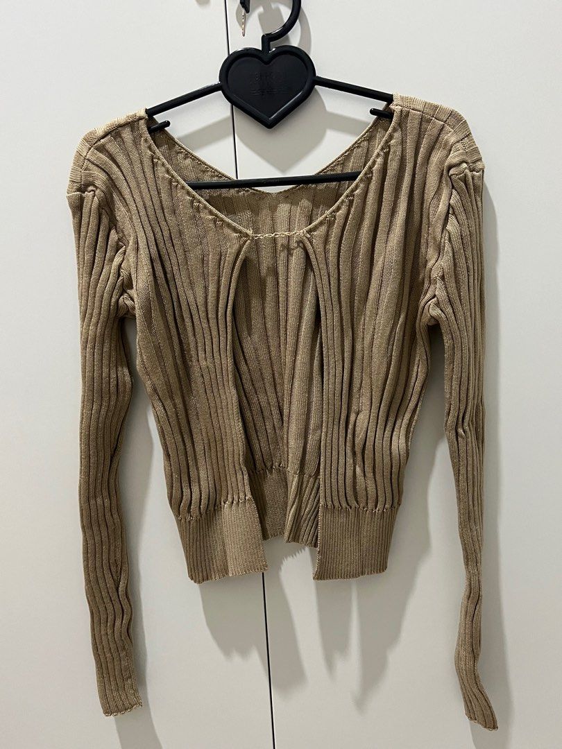 Jennie cardigan moca, Fesyen Wanita, Pakaian Wanita, Baju Luaran di Carousell