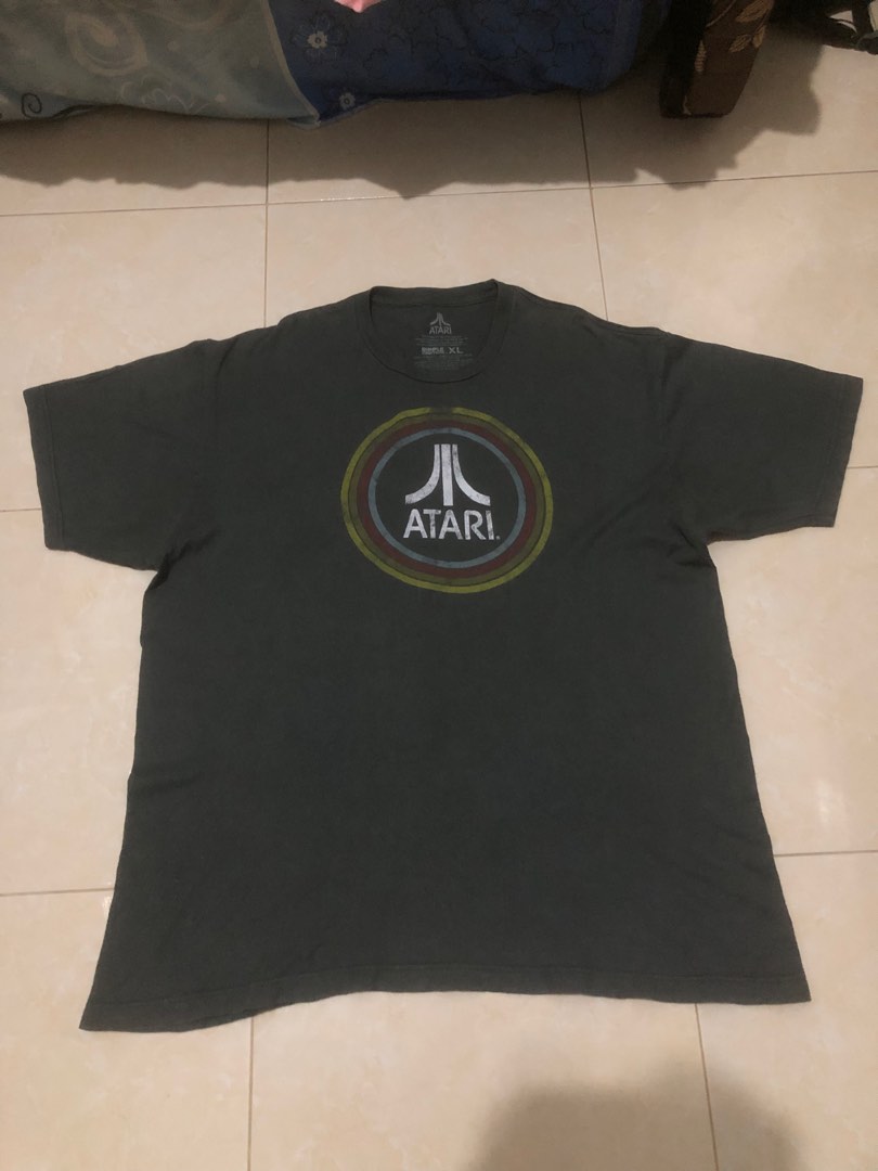 Ripple Junction x Atari Kaos abu gelap Ripple junction bergambar big Logo perusahaan game Atari ...