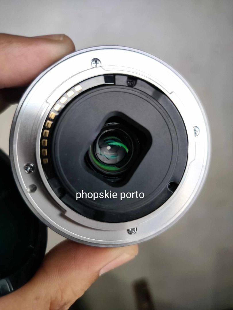 Sony 16mm F2.8 E mount pancake lens, Photography, Lens & Kits on Carousell