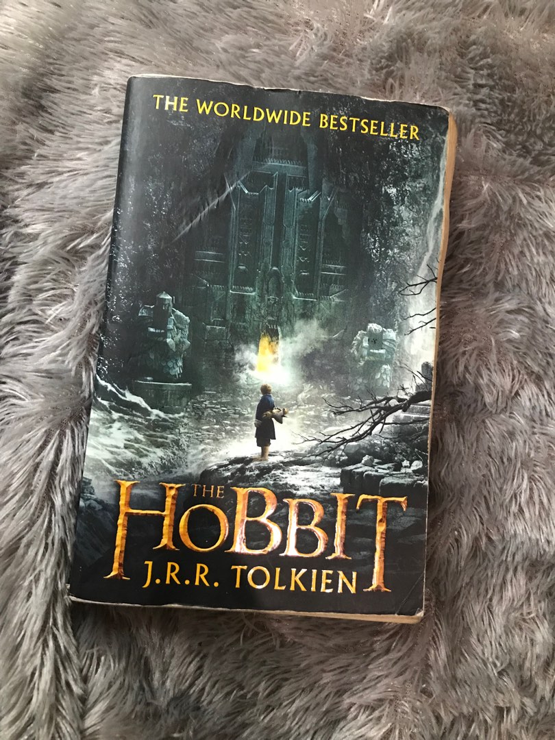 The Hobbit - J. R. R. Tolkien, Buku & Alat Tulis, Buku di Carousell