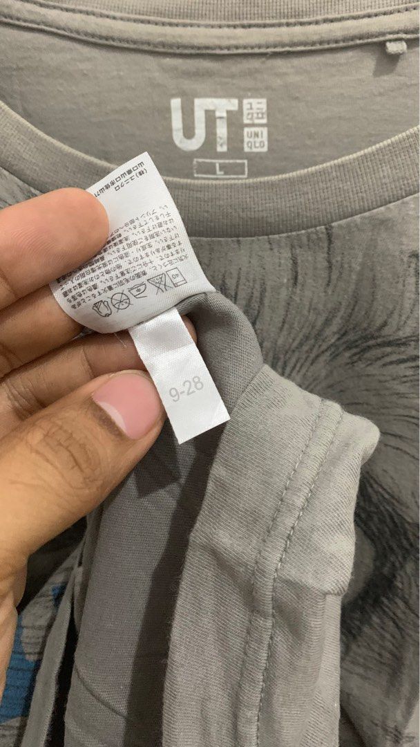 Uniqlo Colab Disney Pixar, Fesyen Pria, Pakaian , Atasan di Carousell