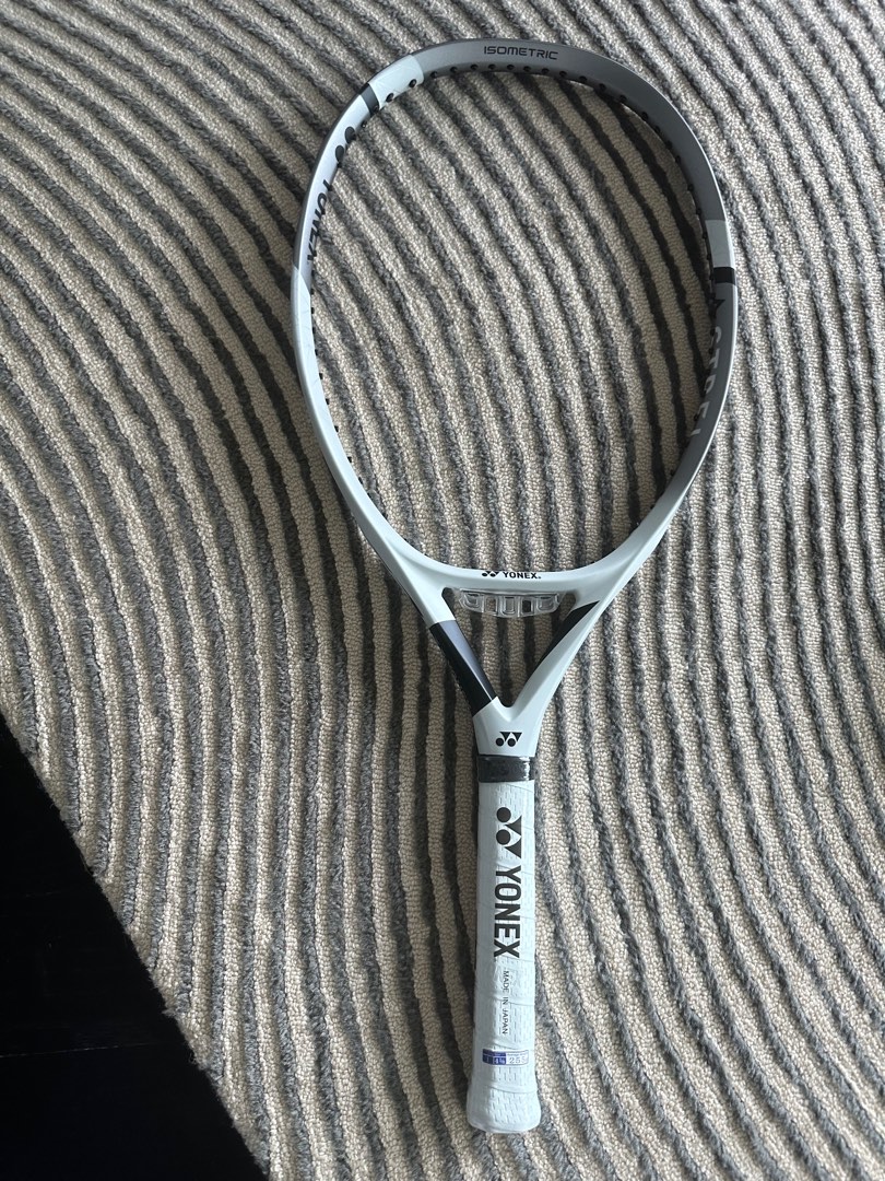 Yonex Astrel 120(2024)全新, 運動產品, 運動與體育, 運動與體育 - 球拍和球類運動 - Carousell