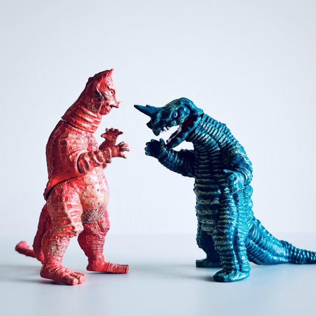 バンダイ｜BANDAI HGシリーズ ウルトラマン26 ウルトラマンコスモス登場編 赤色火焔怪獣 バニラ Banila 青色発泡怪獣 アボラス ...