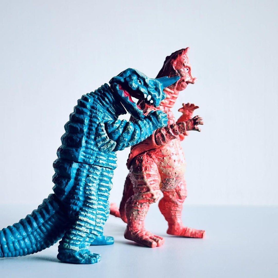 バンダイ｜BANDAI HGシリーズ ウルトラマン26 ウルトラマンコスモス登場編 赤色火焔怪獣 バニラ Banila 青色発泡怪獣 アボラス ...