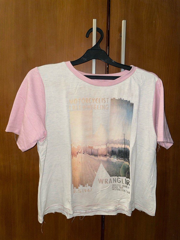 Kaos Wrangler Putih Pink, Fesyen Wanita, Pakaian Wanita, Atasan di ...