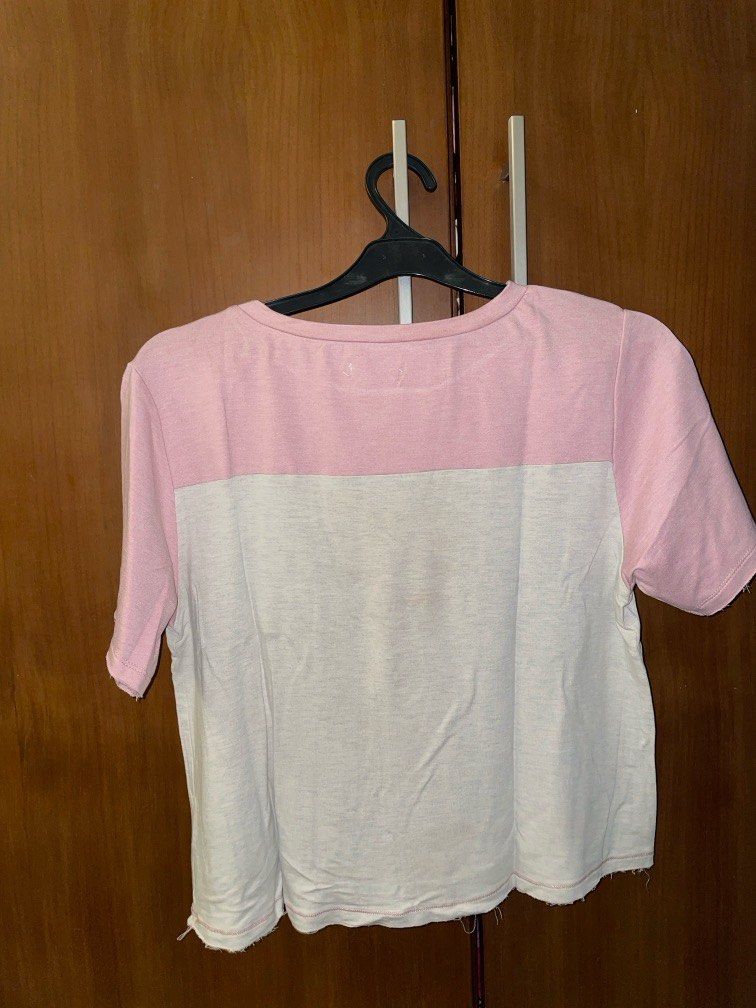 Kaos Wrangler Putih Pink, Fesyen Wanita, Pakaian Wanita, Atasan di ...