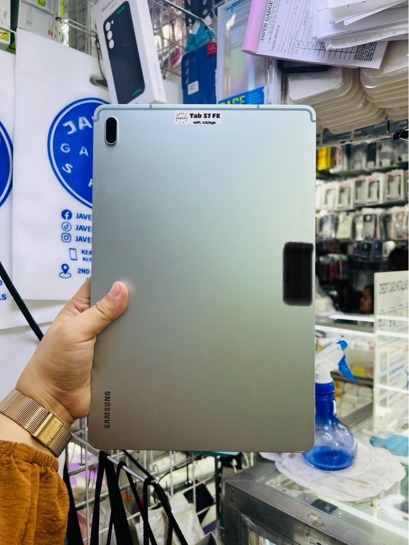 Samsung Tab S7 FE 128gb Wifi May dent dalawa, Mobile Phones & Gadgets, Tablets, Android on Carousell