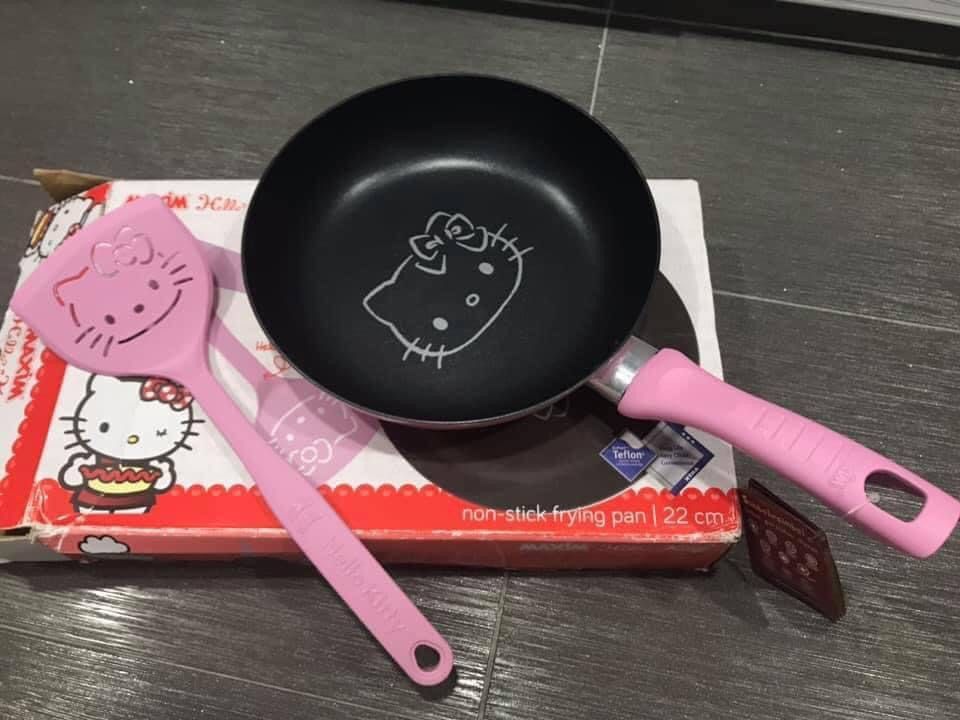 Sanrio Hello Kitty Pan 22 cm, Furniture & Home Living, Kitchenware ...