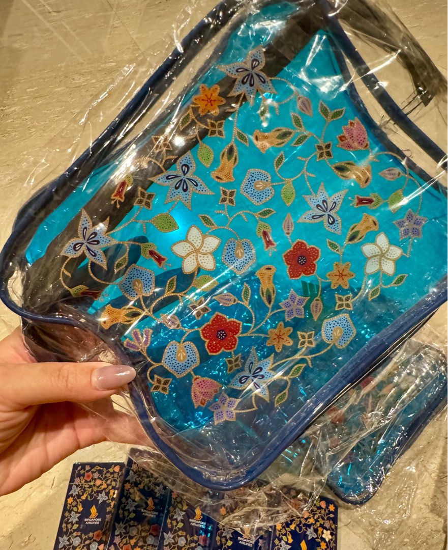 (Special Edition) Singapore Airlines SQ Batik Motif Clear Pouch, Women ...
