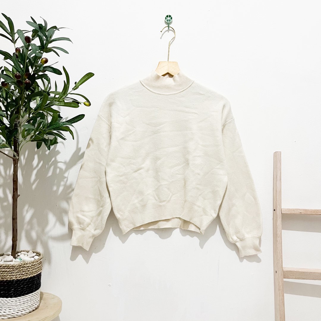 sweater gu uniqlo cream coksu crop bahan kutub tiramisu tebal adem ...