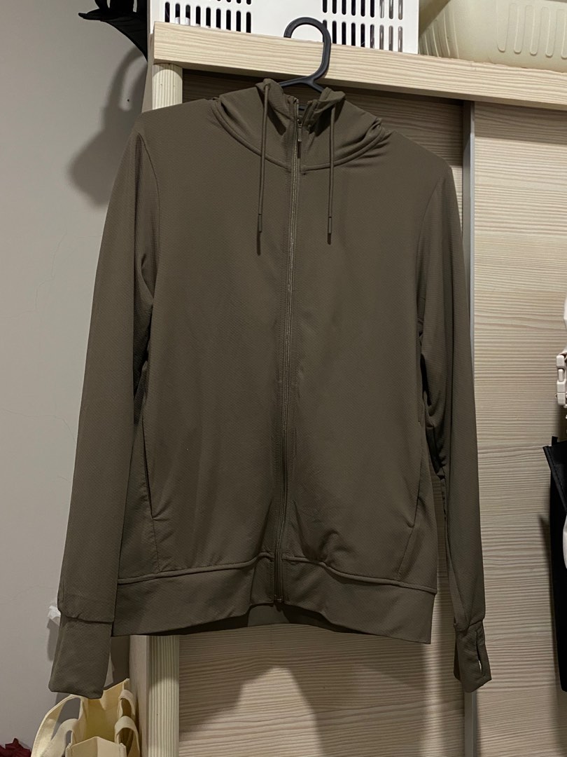 Uniqlo UQ防曬外套 全新 墨綠色, 她的時尚, 外套、夾克、大衣在旋轉拍賣