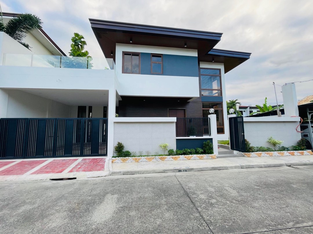 4 bedrooms modern house with pool and gardens accessible to bgc taguig ...