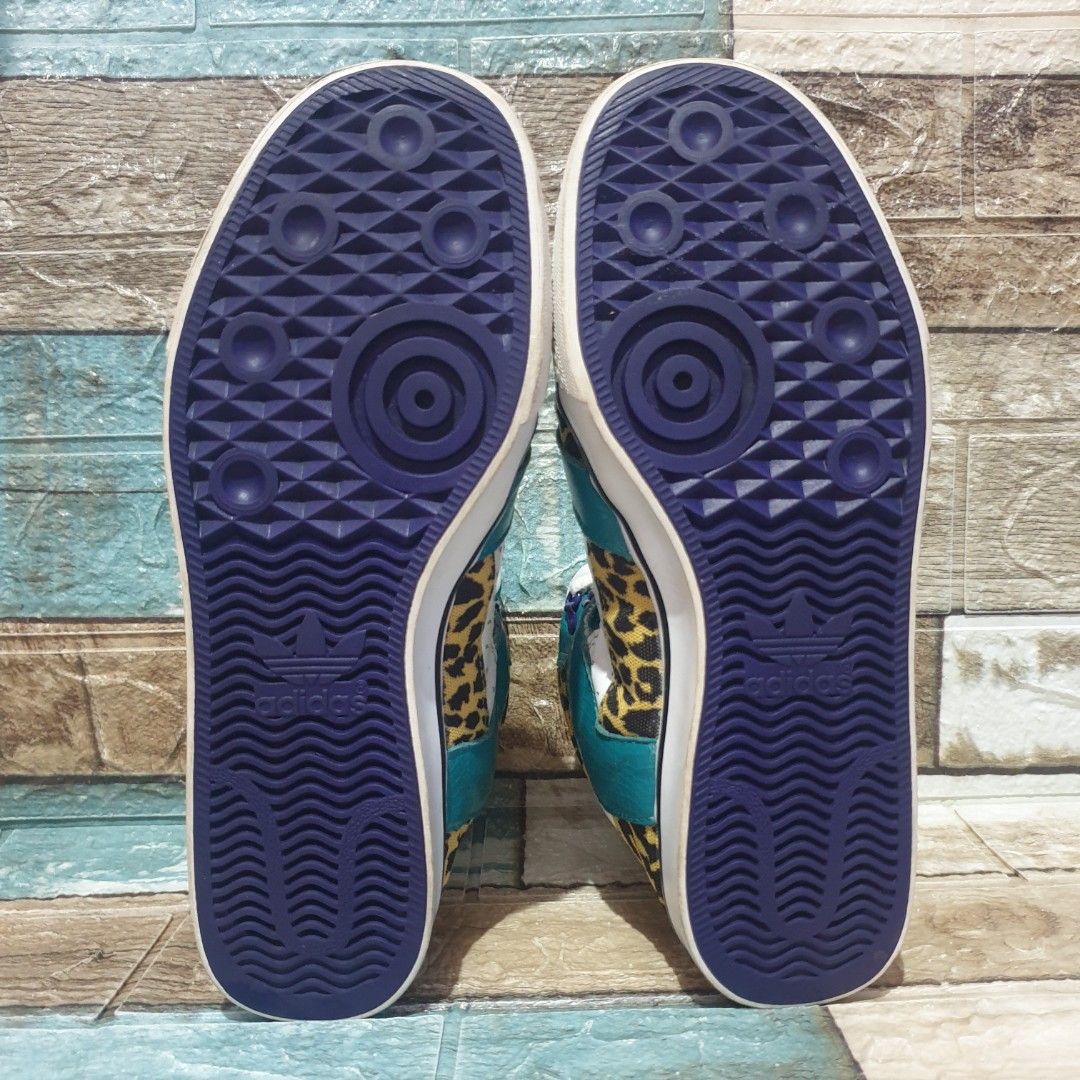 Adidas JS Bones Jeremy Scott Flintstones, Fesyen Pria, Sepatu ...