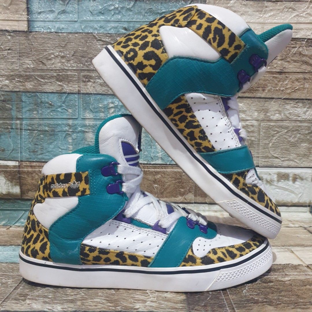 Adidas JS Bones Jeremy Scott Flintstones, Fesyen Pria, Sepatu ...