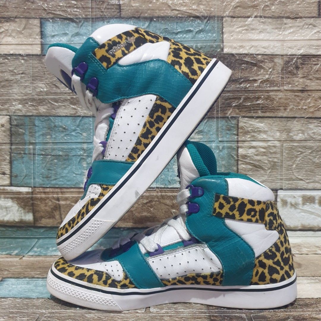 Adidas JS Bones Jeremy Scott Flintstones, Fesyen Pria, Sepatu ...