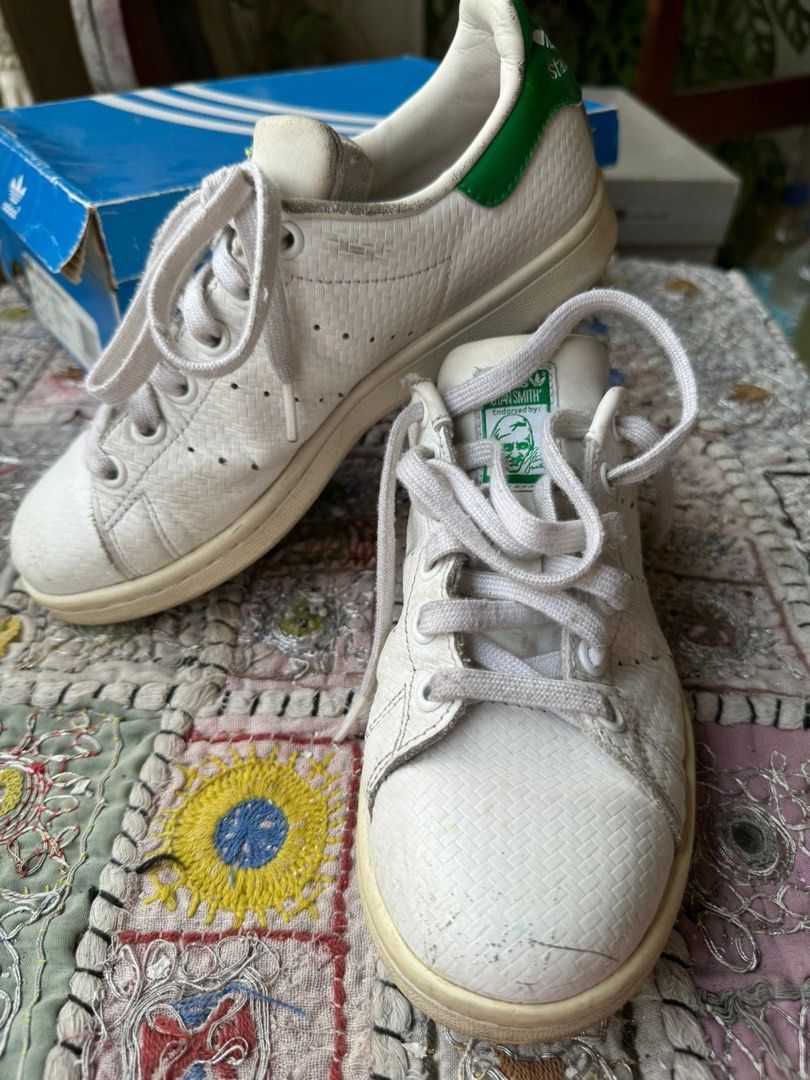 Adidas stan smith textured white green, Fesyen Wanita, Sepatu di Carousell