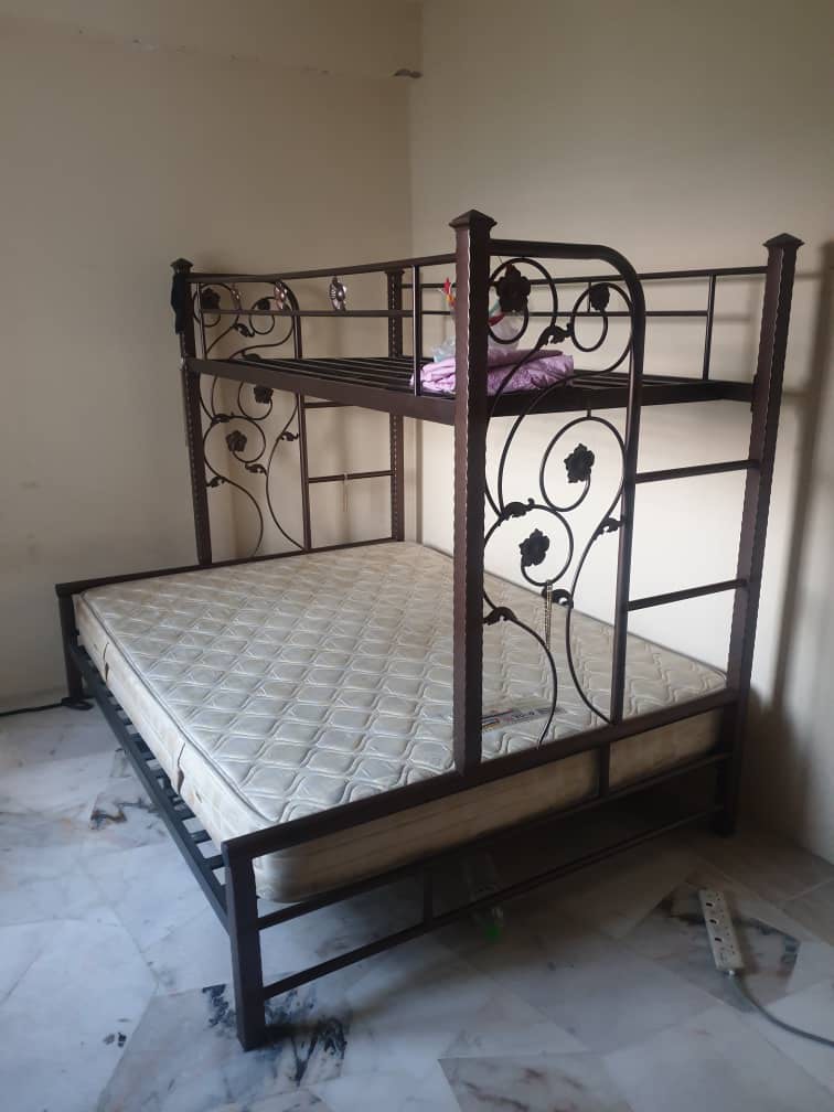 Double Deck Queen & Single Bed Frame (MATRESS INCLUDED), Furniture ...