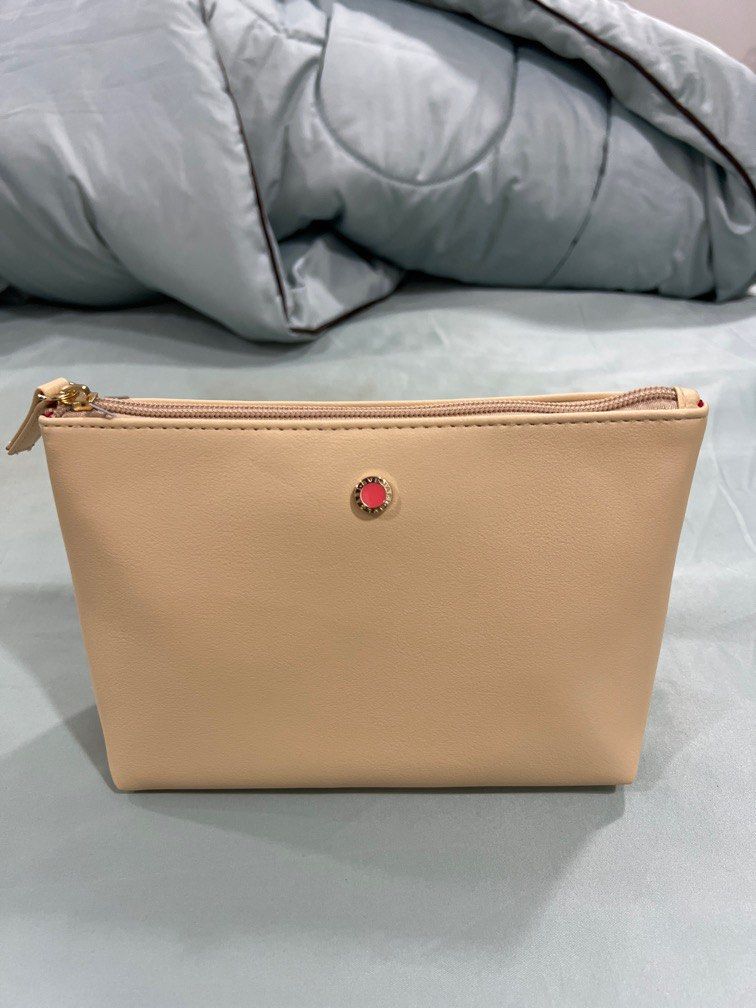 Emirates Lady Amenity / Vanity kit Business, Hobbies & Toys, Travel ...