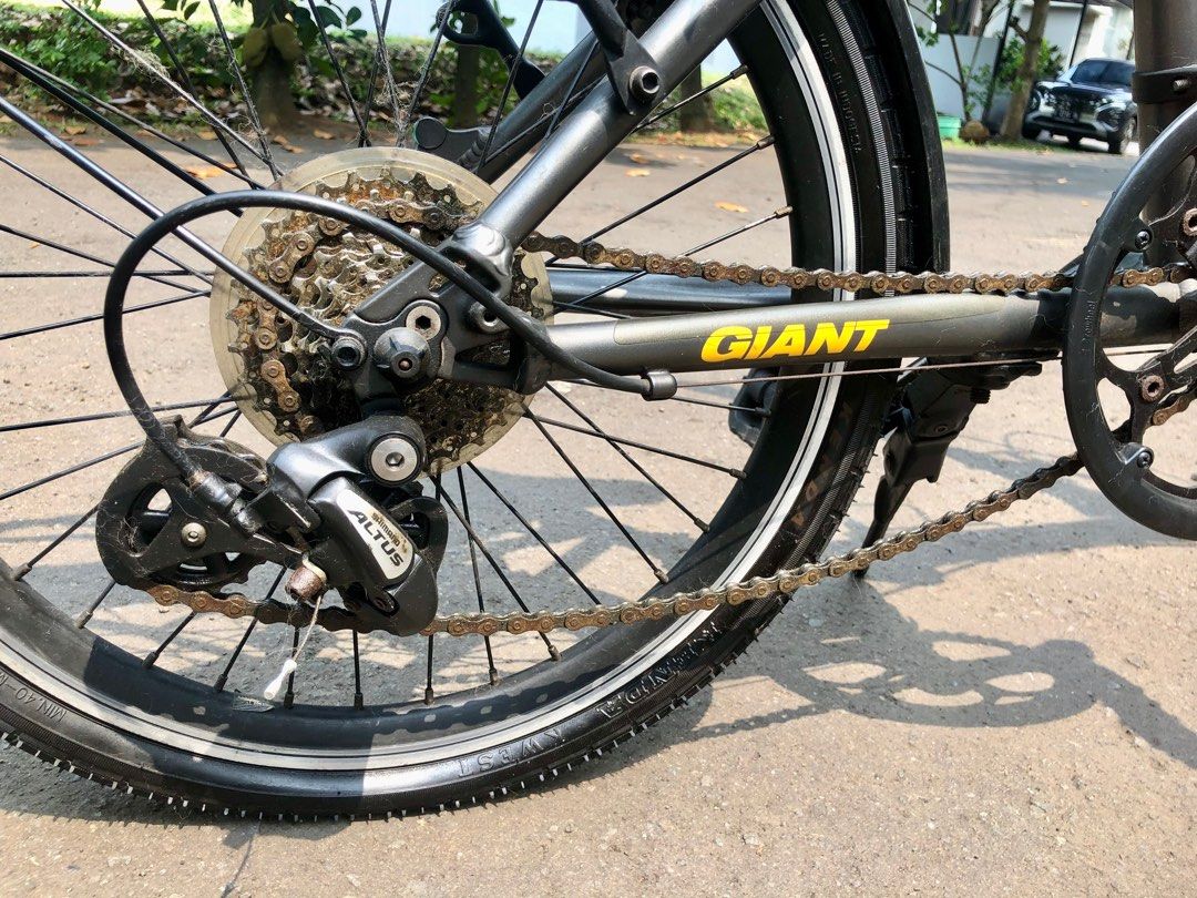 Giant folding Bike Sepeda lipat Giant Expressway 1, Olah Raga, Sepeda di Carousell