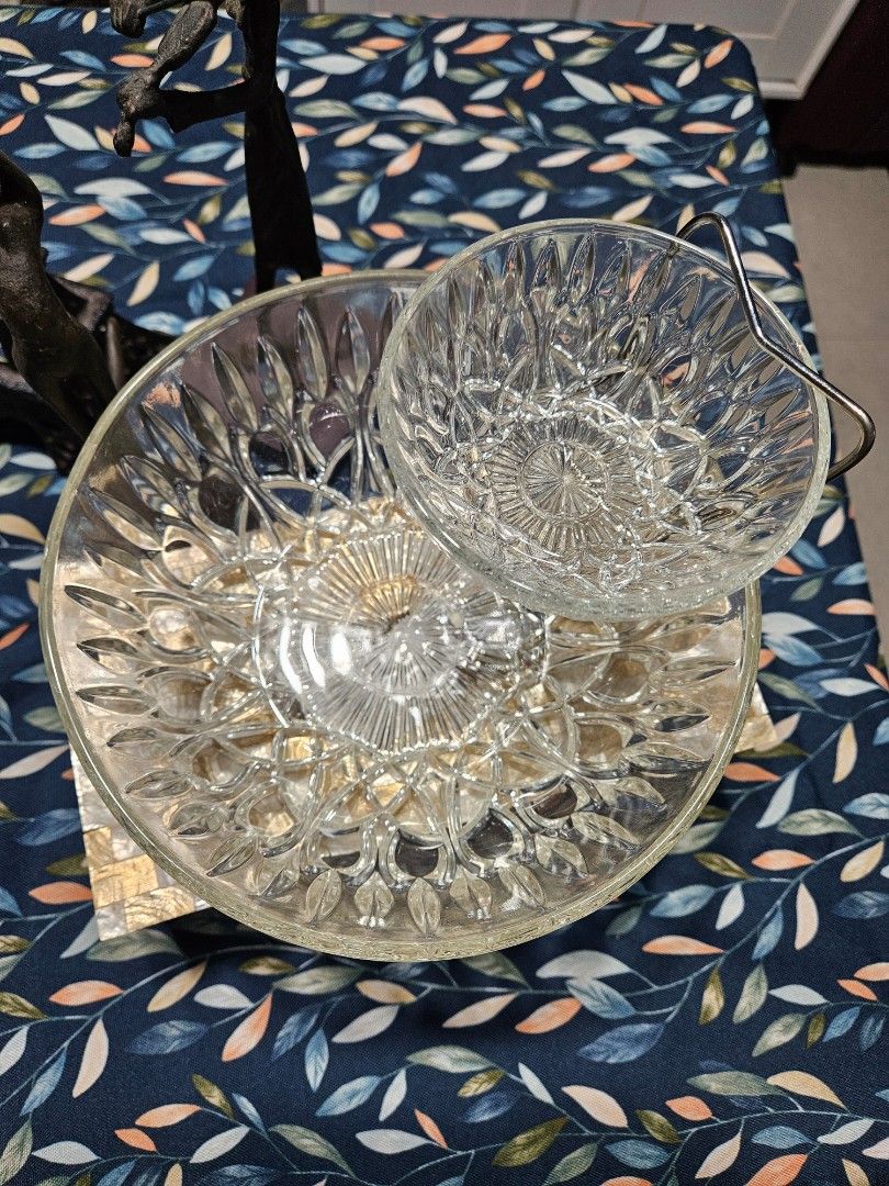 CHIP AND DIP GLASS SET, Furniture & Home Living, Kitchenware ...