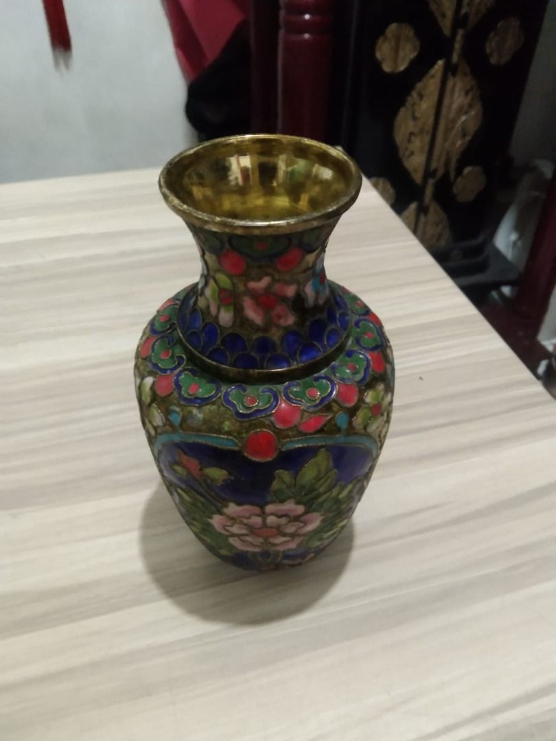 Guci Bunga Kuningan Kuno Jadul Antik, Antik, Pajangan di Carousell