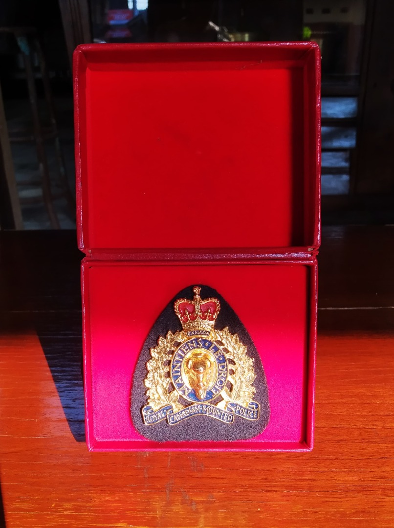 Koleksi Pin Lencana Topi Polisi Kerajaan Kanada RCMP/Royal Canadian ...