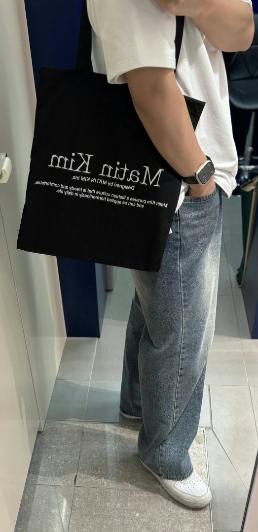 💫韓國直送🇰🇷Matin Kim Tote Bag # MTKCG10 | 預訂約3星期, 男裝, 袋, 腰袋、手提袋、小袋 - Carousell