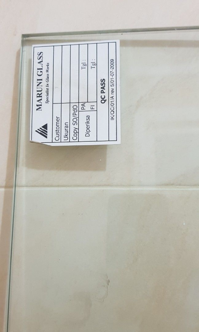 Pemabatas kamar mandi Maruni tempered glass 200x80 cm, Perabotan Rumah di Carousell