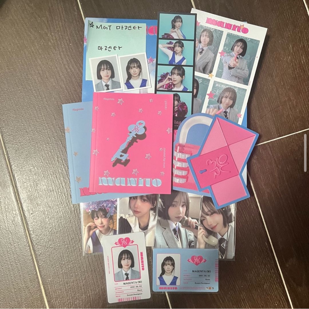 QWER 全專 小卡, 興趣及遊戲, 收藏品及紀念品, 韓流 - Carousell