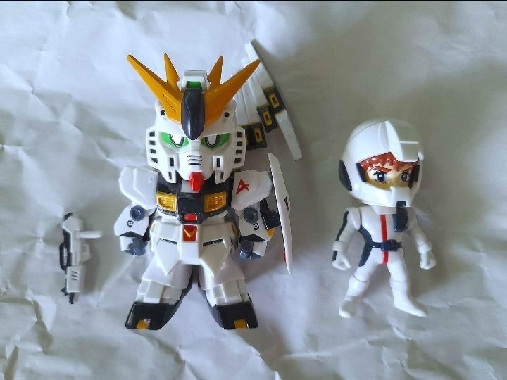 SD RX-93 Nu Gundam with Amuro Ray [RX-78-2 Gundam], Hobbies & Toys ...