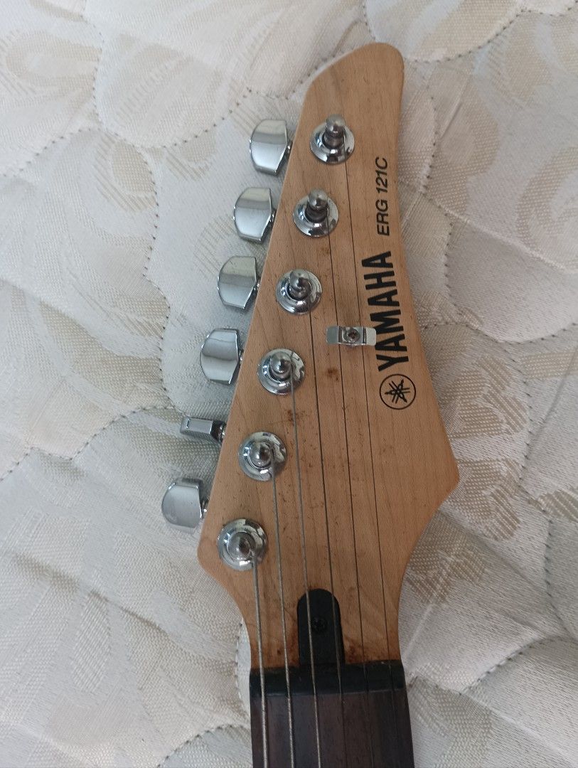 Yamaha ERG 121C electric guitar, Hobbies & Toys, Music & Media, Musical ...