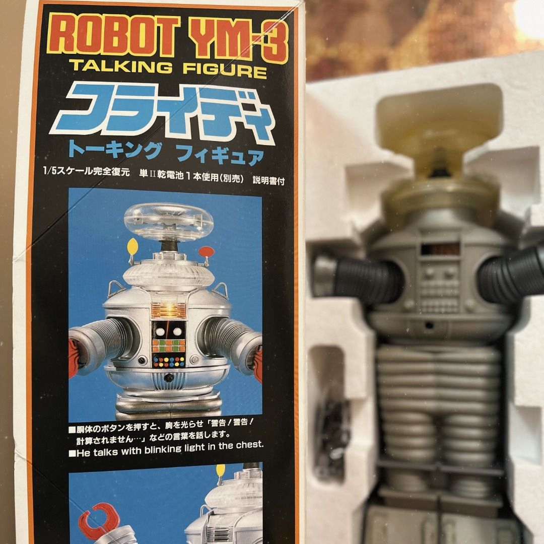 全新絕版收藏 Lost in Space ROBOT YM-3 塗裝模型, 興趣及遊戲, 收藏品及紀念品, 古董收藏 - Carousell