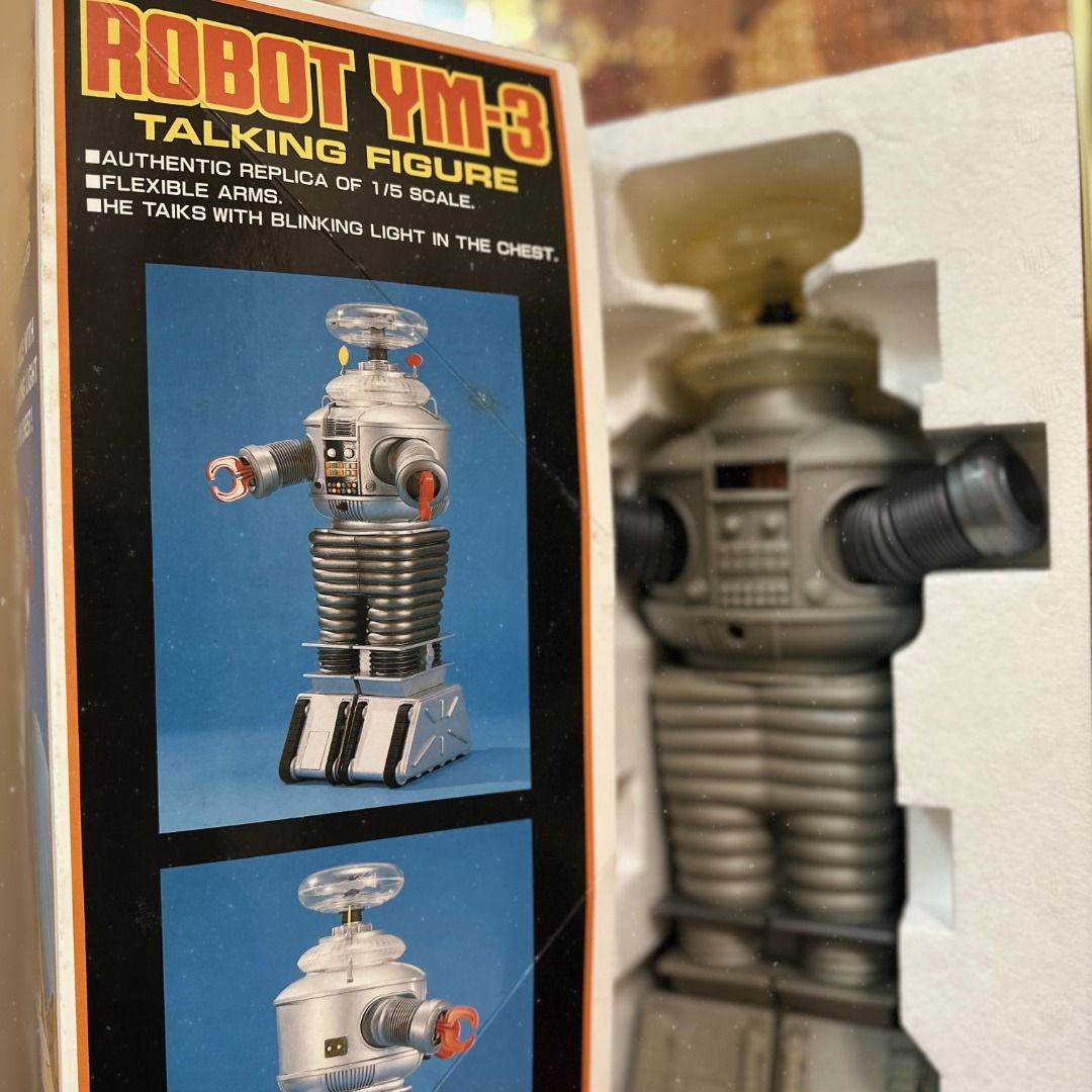 全新絕版收藏 Lost in Space ROBOT YM-3 塗裝模型, 興趣及遊戲, 收藏品及紀念品, 古董收藏 - Carousell