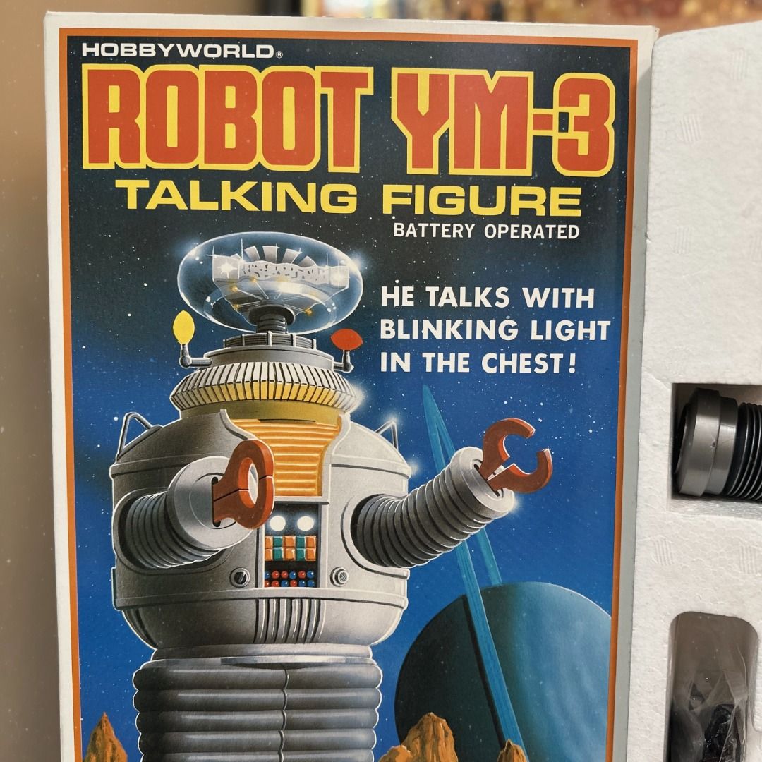 全新絕版收藏 Lost in Space ROBOT YM-3 塗裝模型, 興趣及遊戲, 收藏品及紀念品, 古董收藏 - Carousell